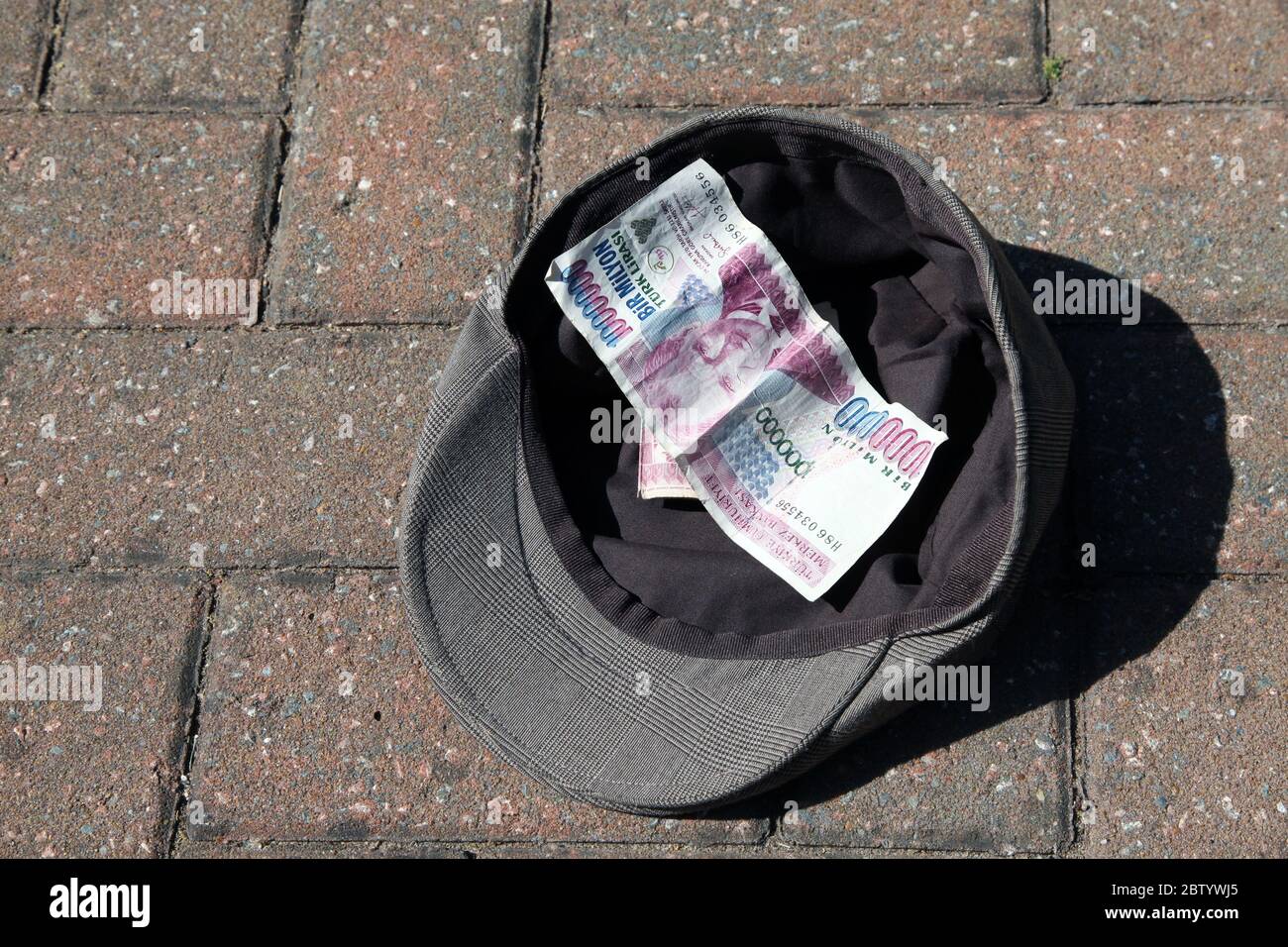 Turkish Lira Note 1 million lira, 1 BiR Milyon Turk Lirasi inside ...