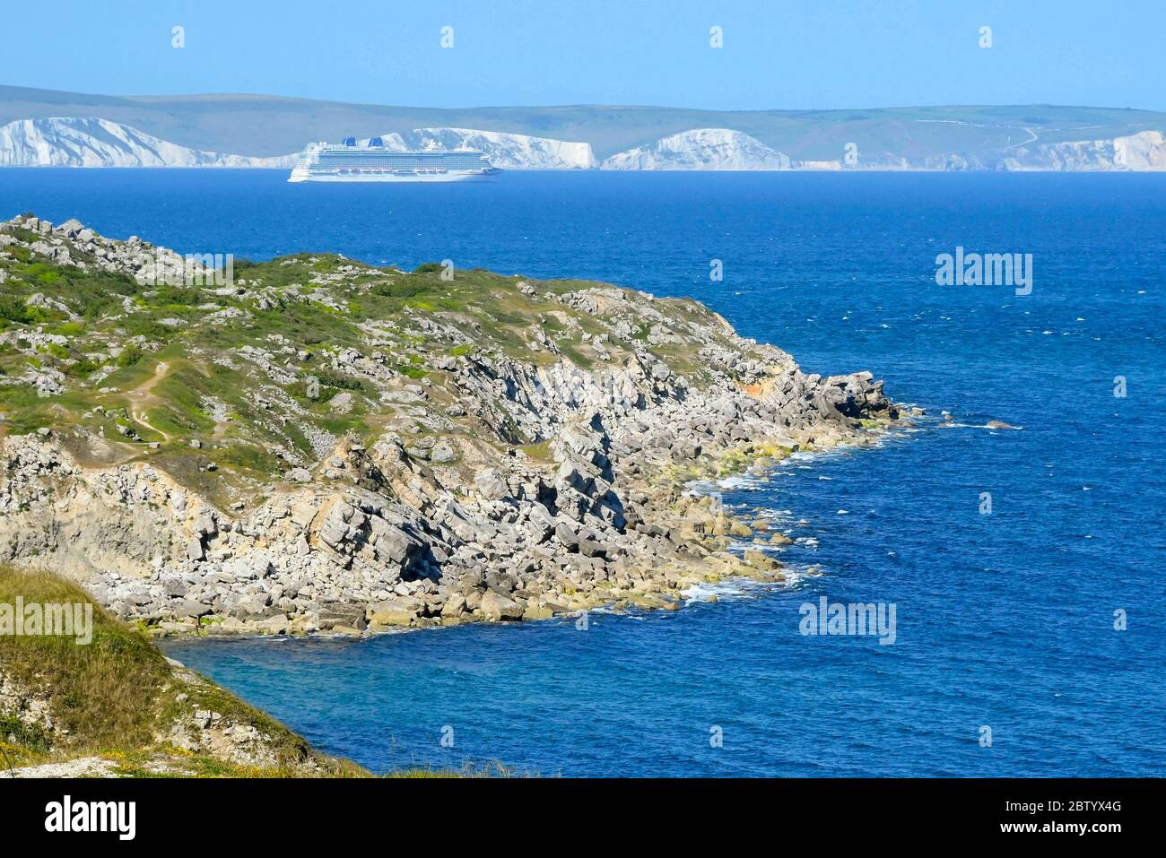Portland, Dorset, UK. 28th May 2020. The coastline on the Isle of ...