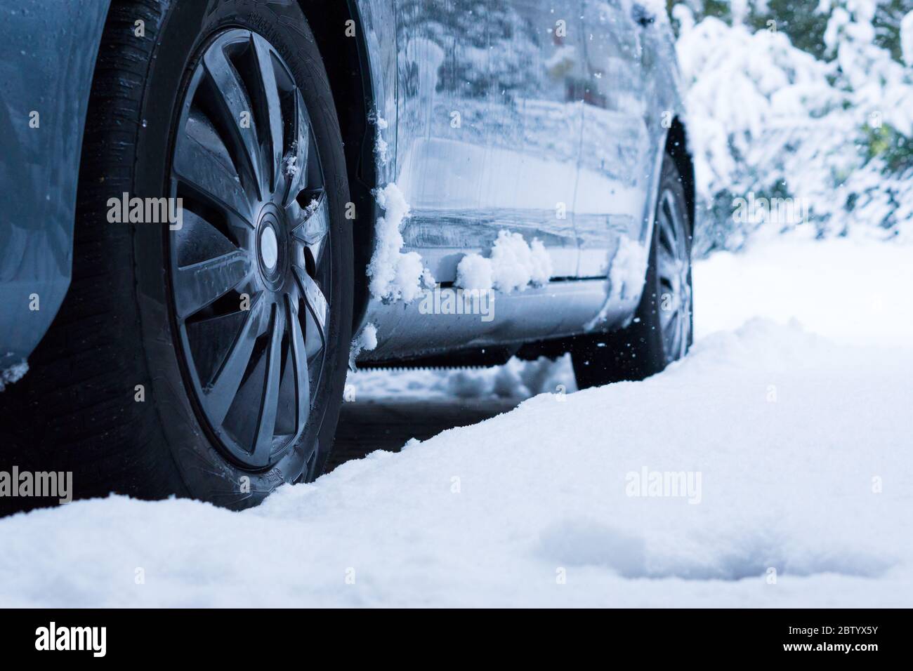 Car profile view hi-res stock photography and images - Alamy