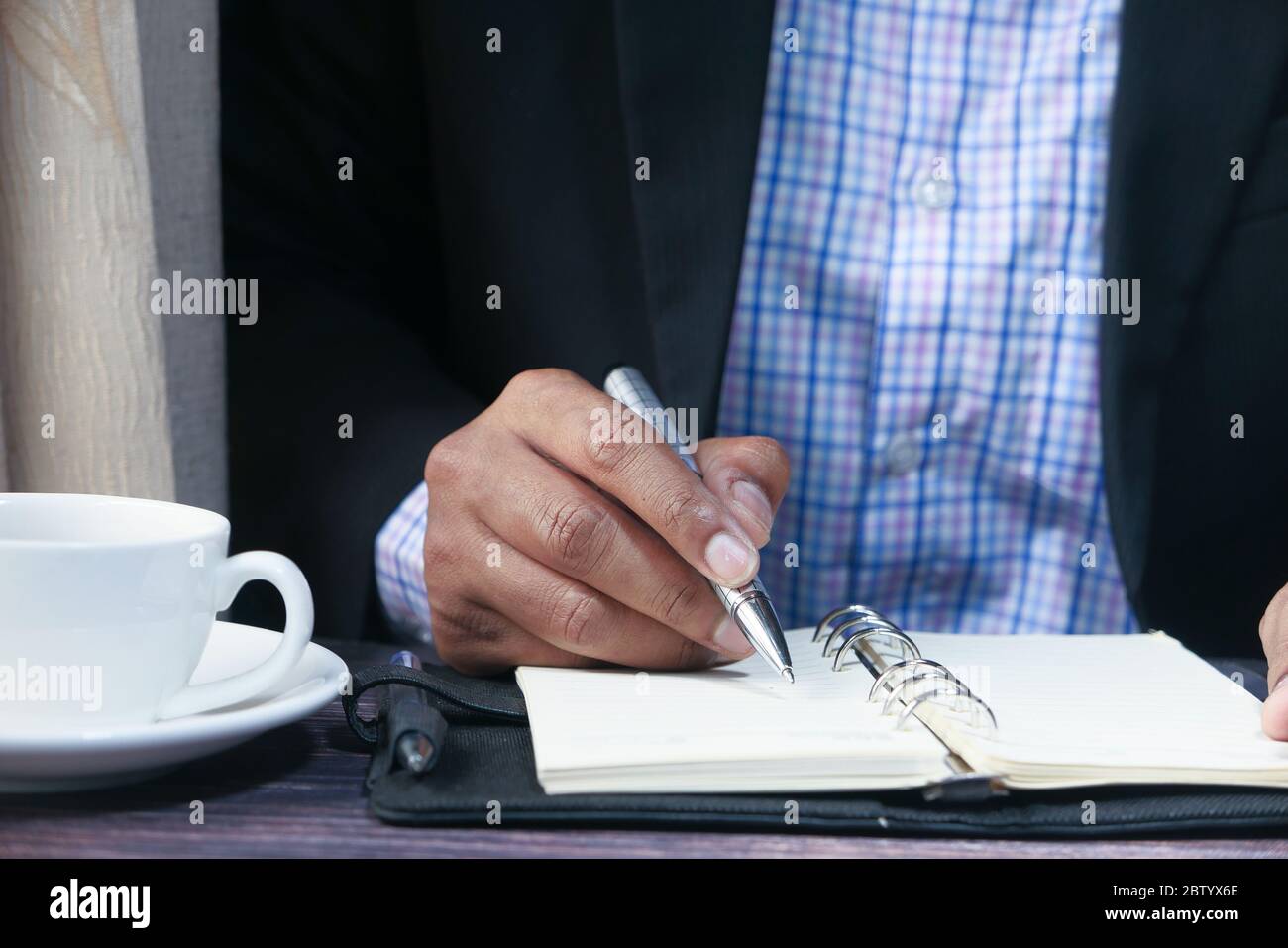 Close up businessman holding pen hi-res stock photography and images ...