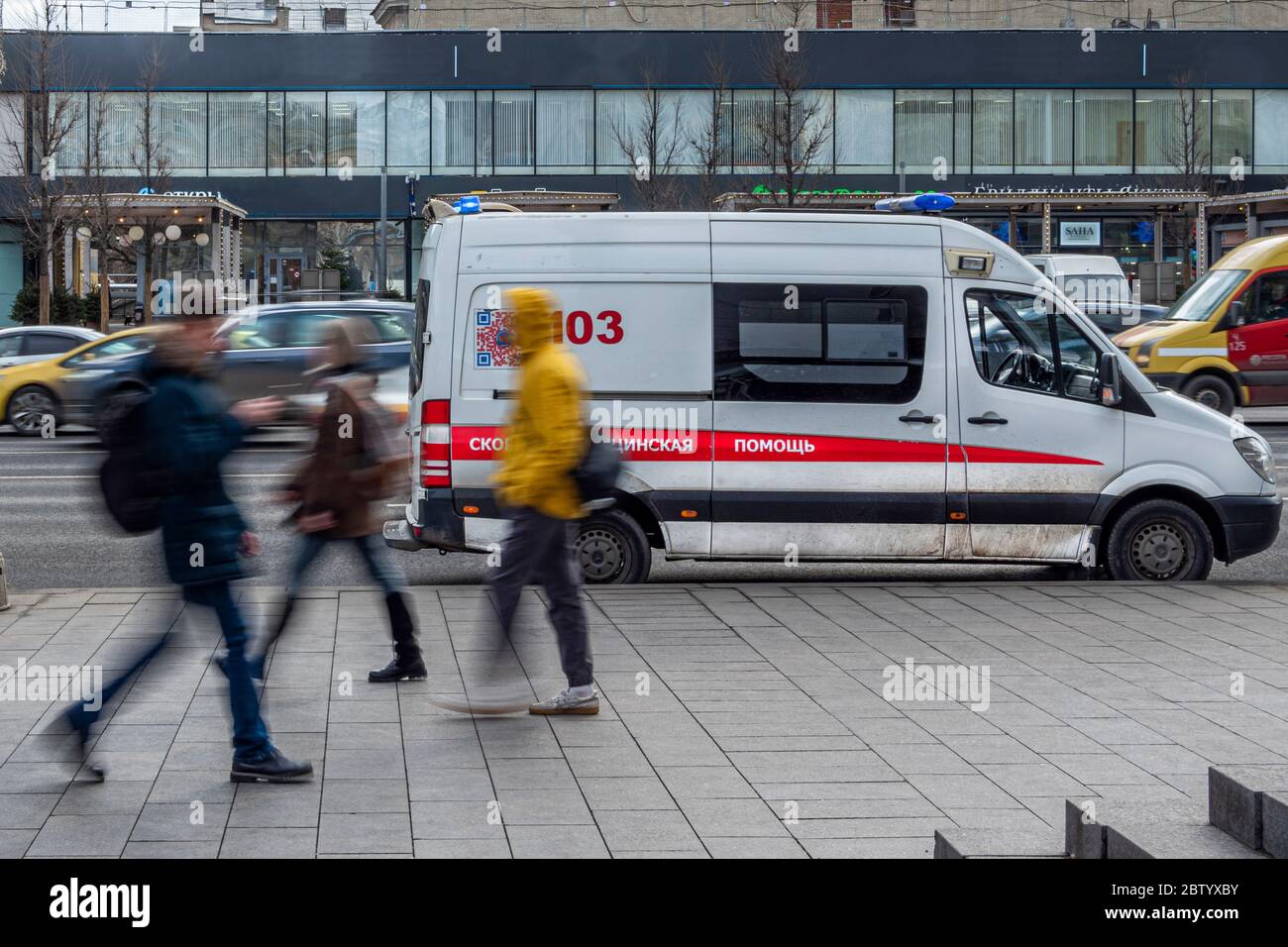 Russia, Moscow. An ambulance vehicle Stock Photo - Alamy