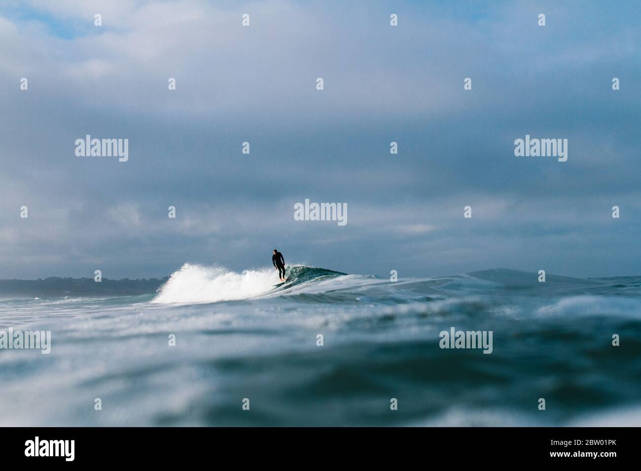 Cool surfing hi-res stock photography and images - Alamy