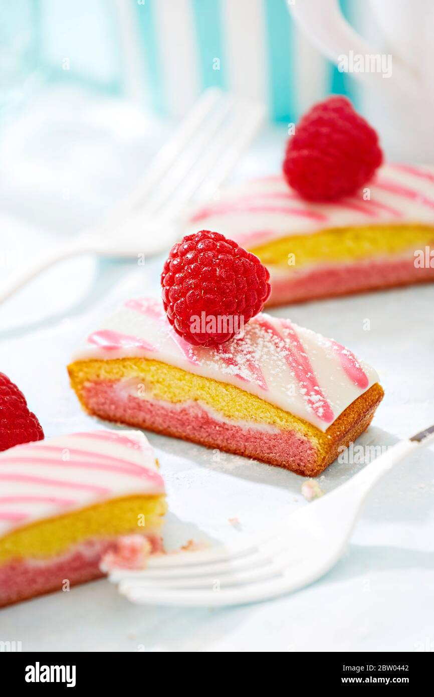 Homemade raspberry frosted sponge cake hi-res stock photography and ...