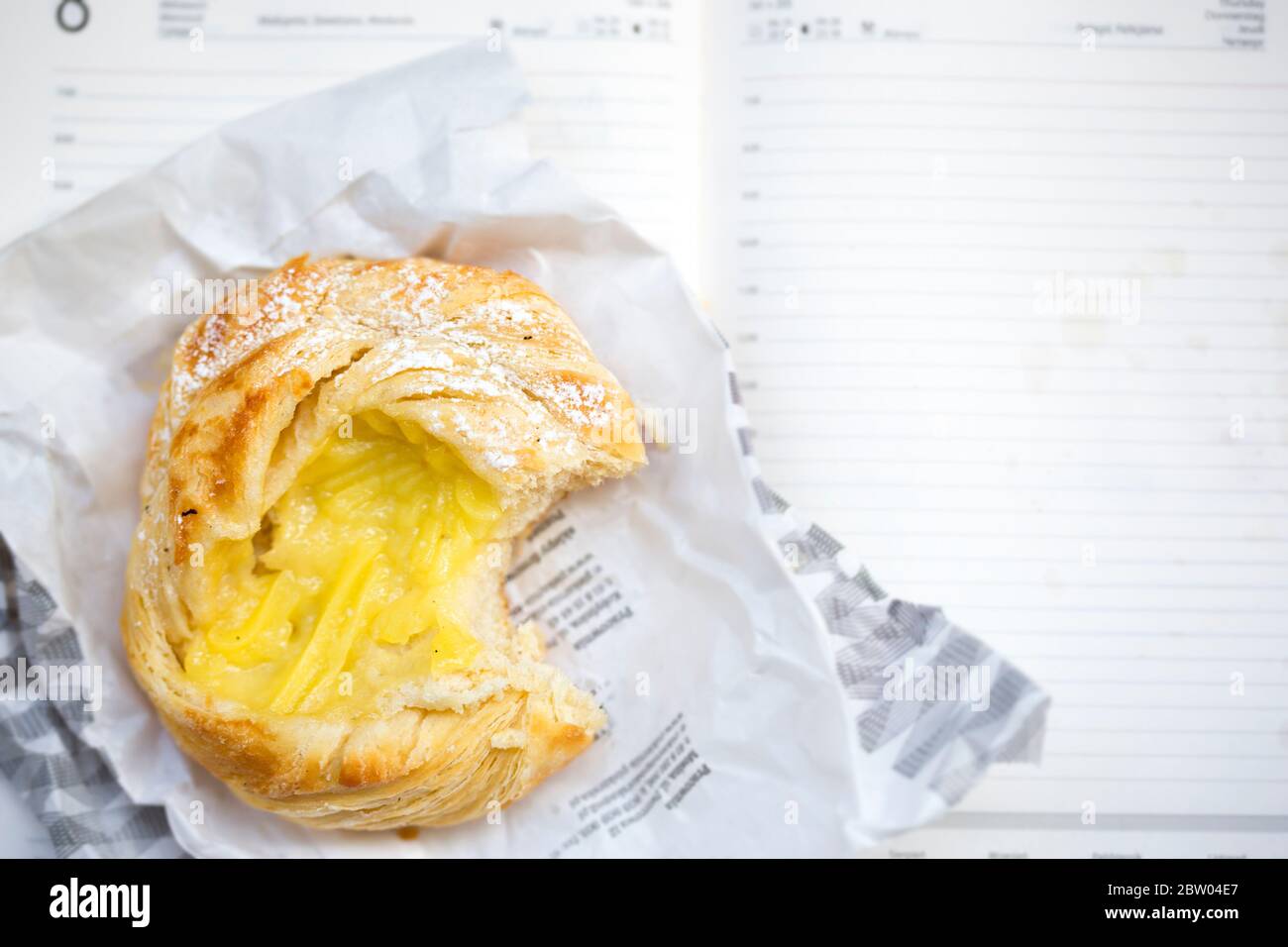 Pastry with vanilla pudding, cheese - polish drozdzowka Stock Photo - Alamy