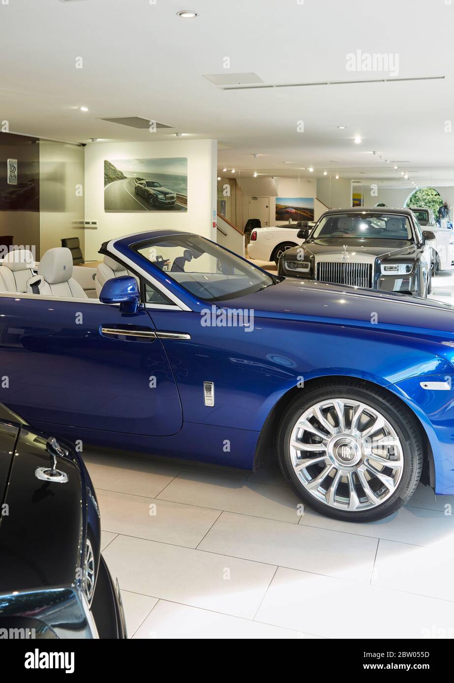 Rolls royce showroom hi-res stock photography and images - Alamy