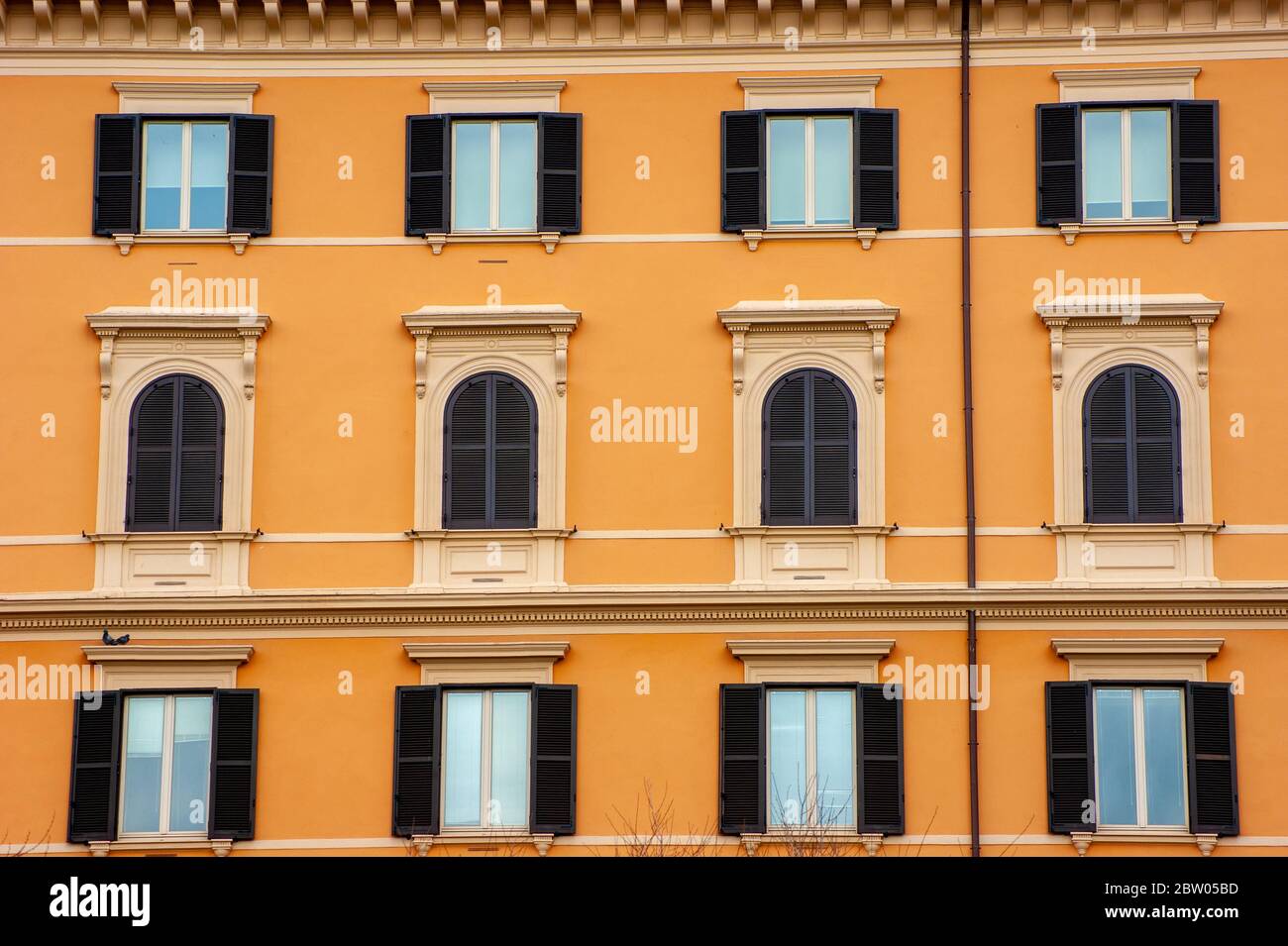 Arched display windows hi-res stock photography and images - Alamy