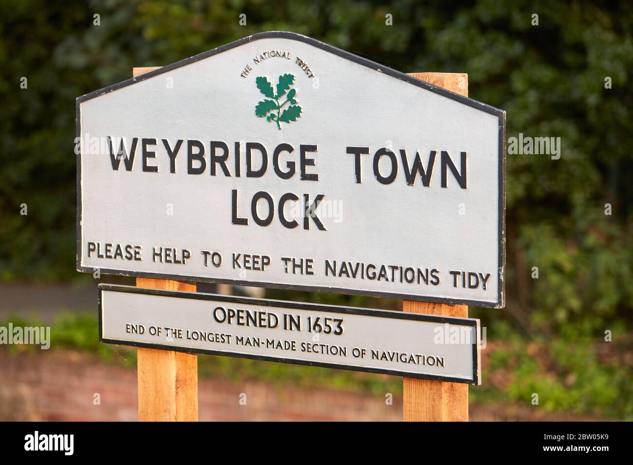 River wey navigations national trust hi-res stock photography and ...