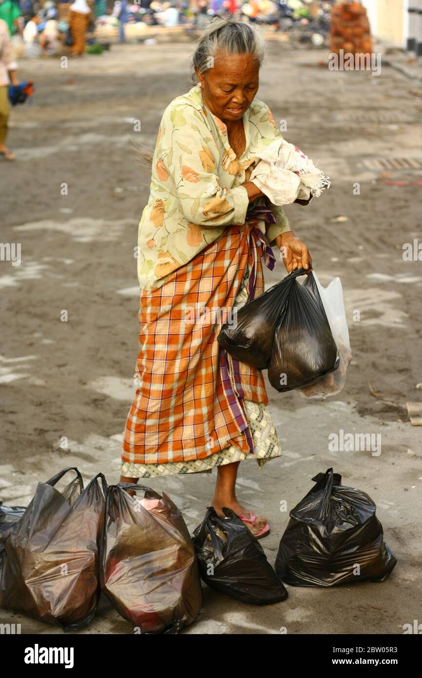 a grandmother finds it difficult to carry groceries Stock Photo - Alamy
