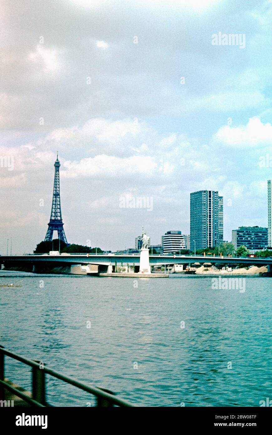 1975 architecture hi-res stock photography and images - Alamy