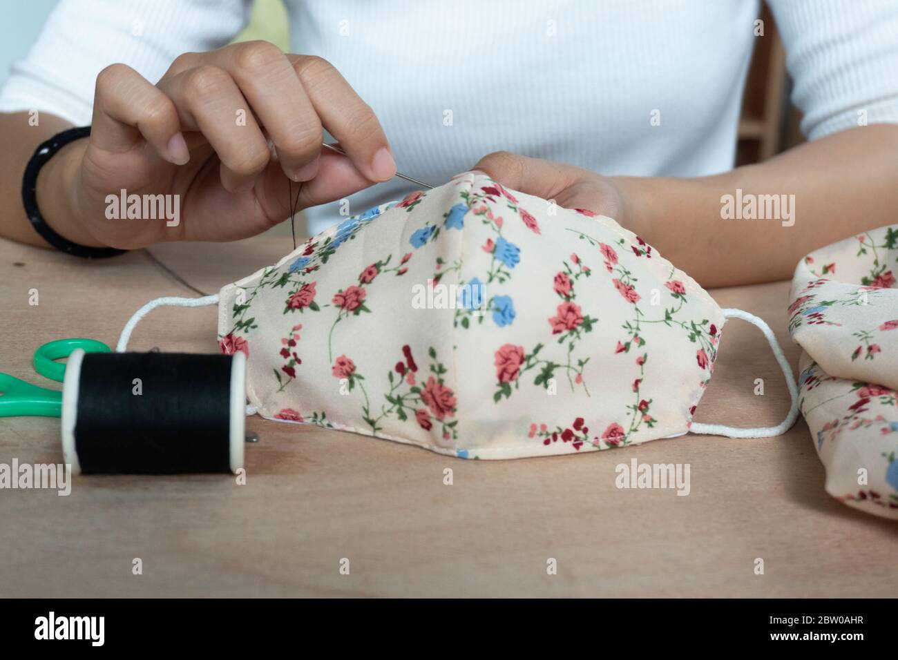 Machine making medical face masks hi-res stock photography and images ...
