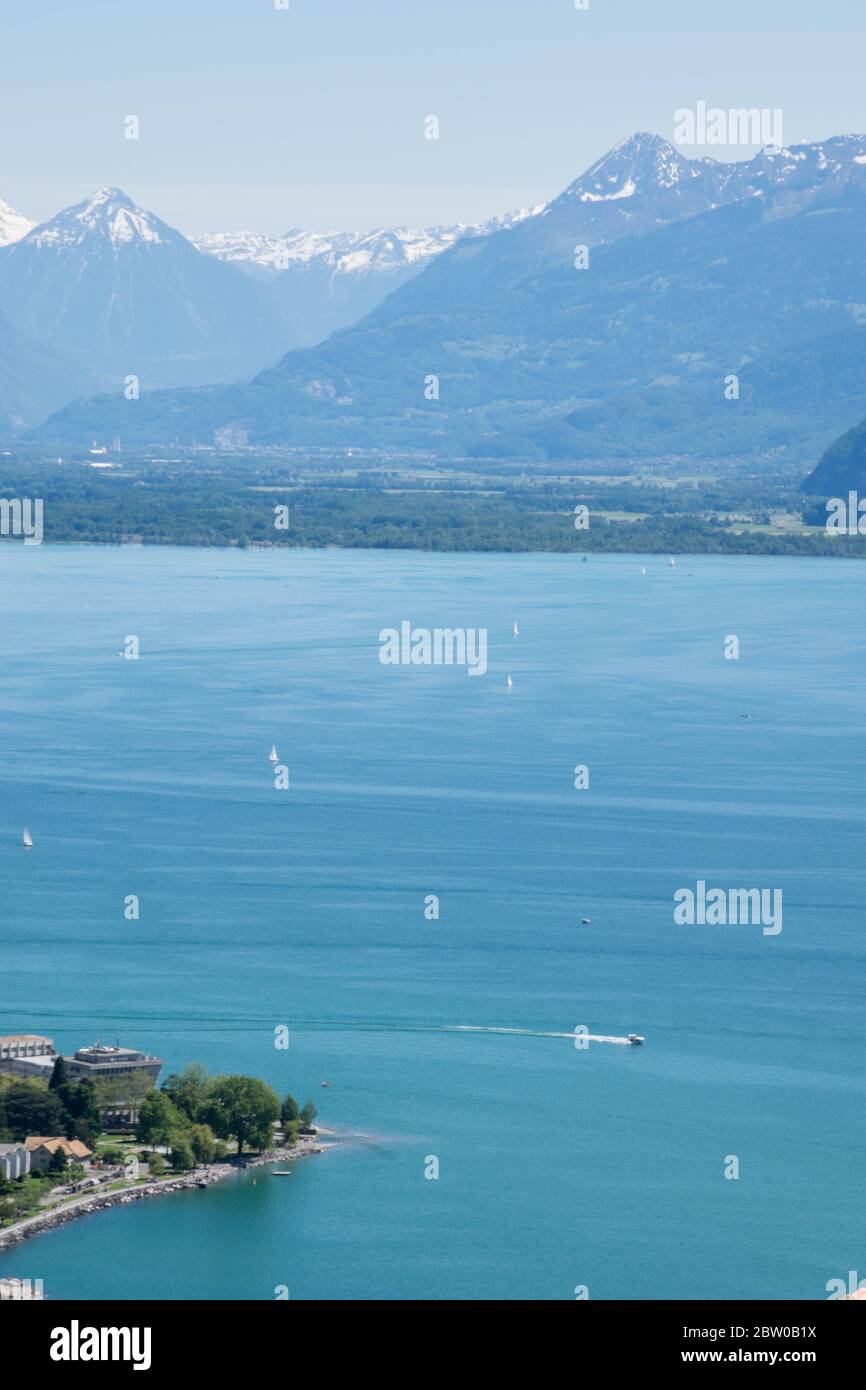 Landscape snow peaks mountains lake hi-res stock photography and images ...
