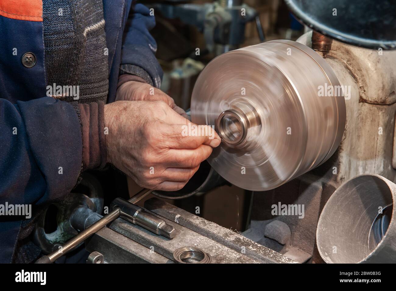 Master's hand. The old Metalworking machine, manufactured in the middle ...