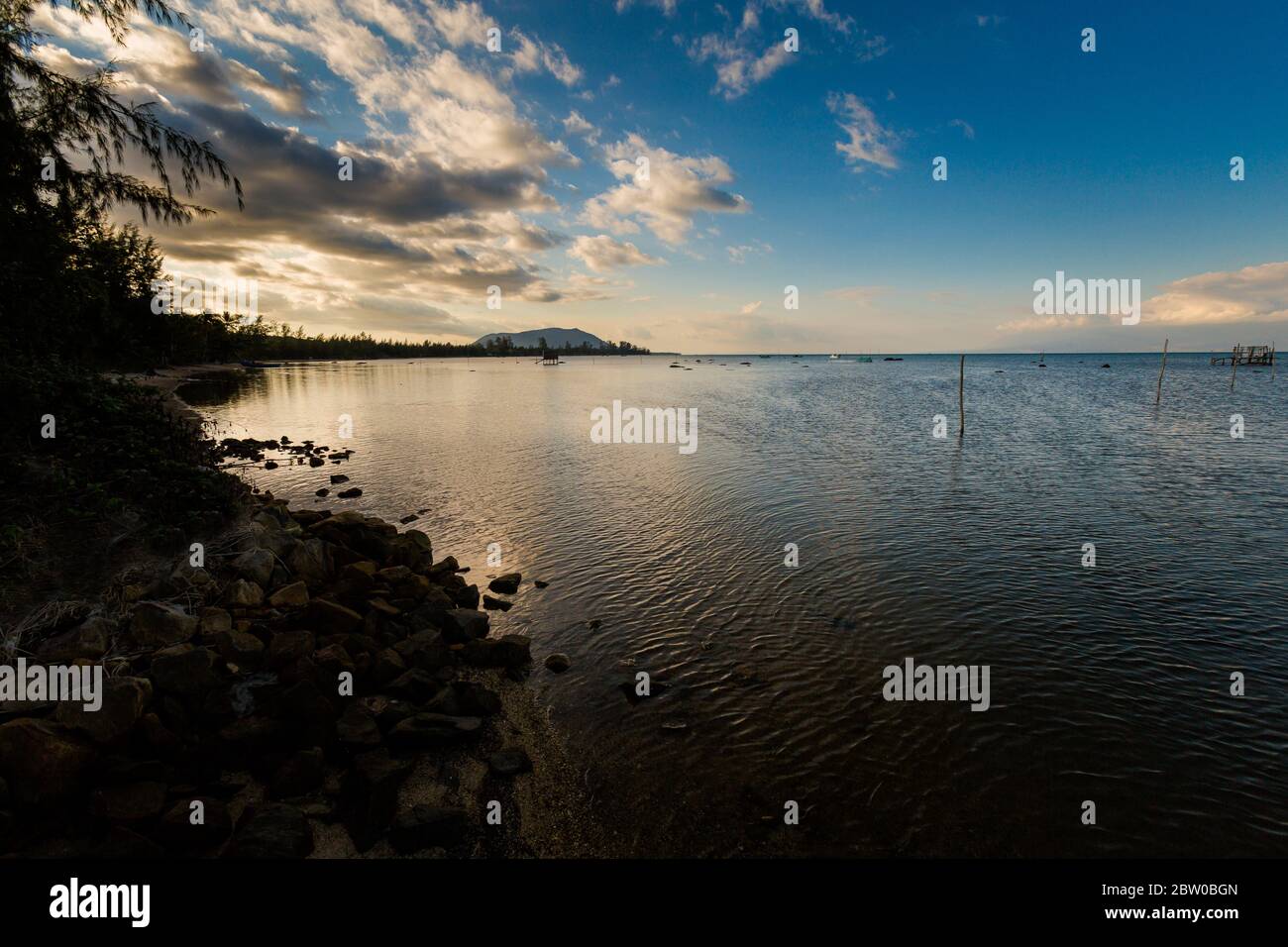 Hon mot island hi-res stock photography and images - Alamy