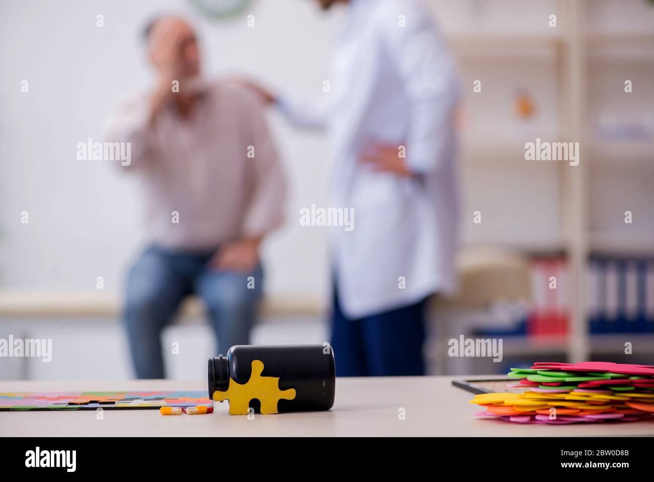 Doctor and patient suffering from the Alzheimer disease Stock Photo - Alamy