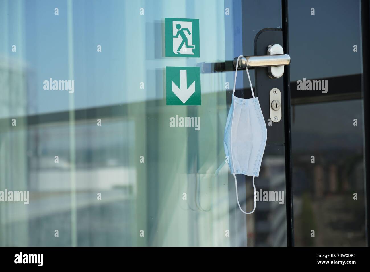 Face mask pictogram hi-res stock photography and images - Alamy