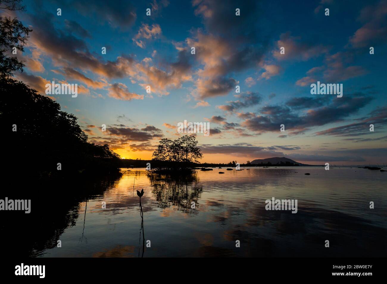 Summer sunset seascape on tropical Phu Quoc island, Hon Mot island in ...