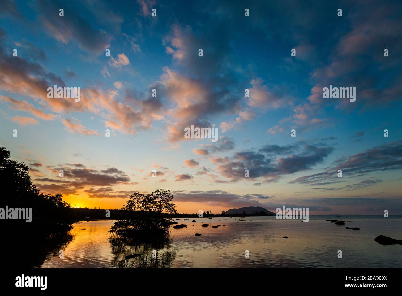 Summer sunset seascape on tropical Phu Quoc island, Hon Mot island in ...