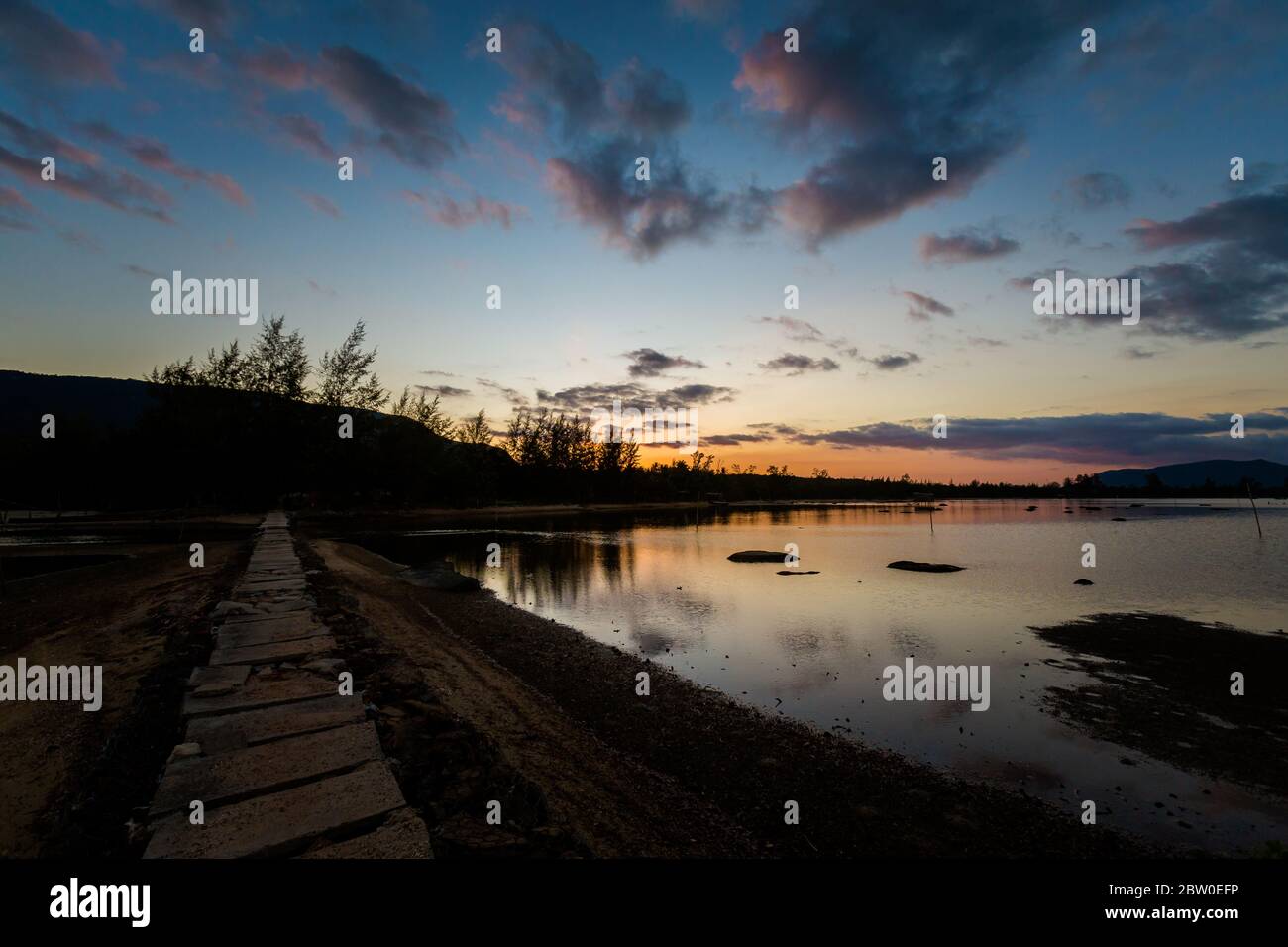 Summer sunset seascape on tropical Phu Quoc island, Hon Mot island in ...