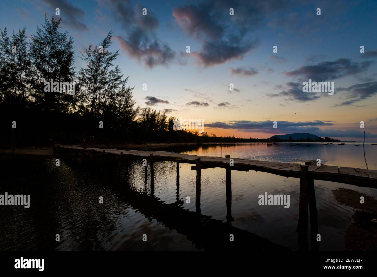 Summer sunset seascape on tropical Phu Quoc island, Hon Mot island in ...