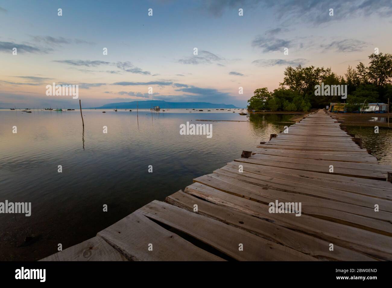 Summer sunset seascape on tropical Phu Quoc island, Hon Mot island in ...