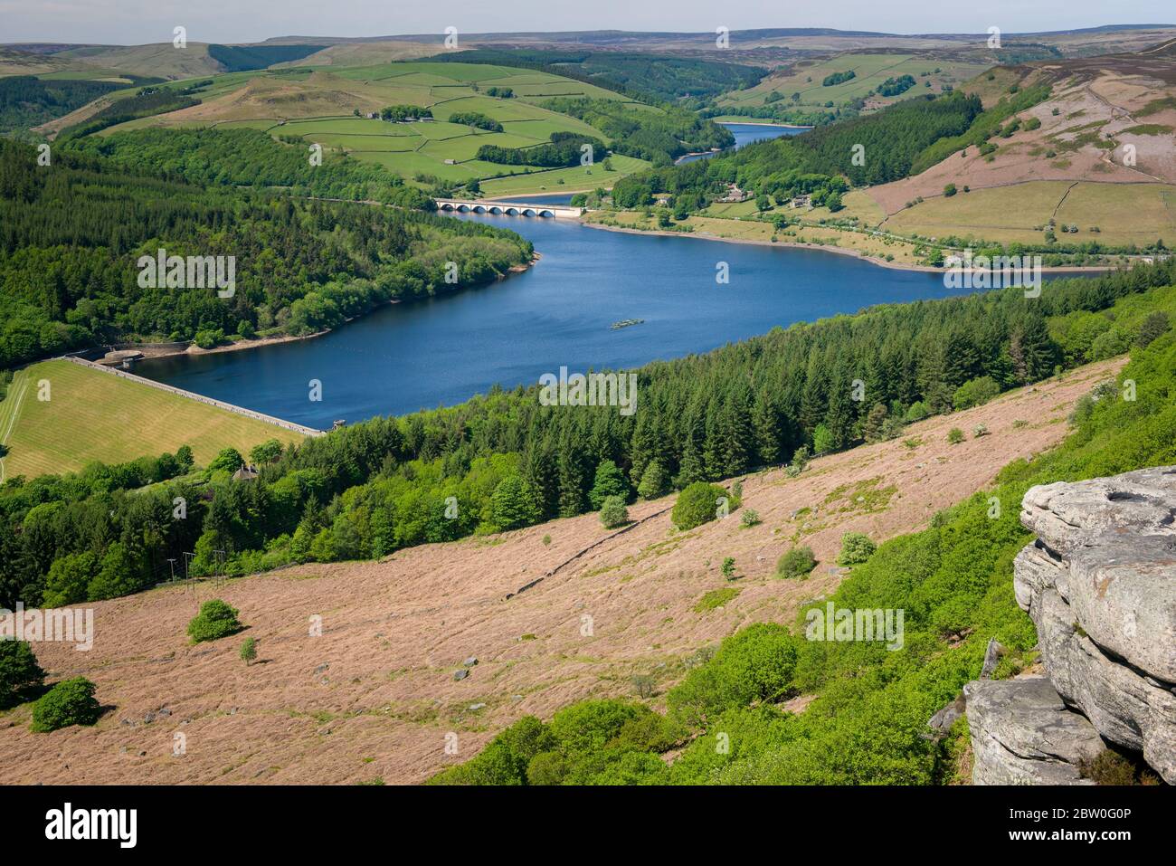View from the Bamford Edge towards Ladybower Reservoir, Peak District ...
