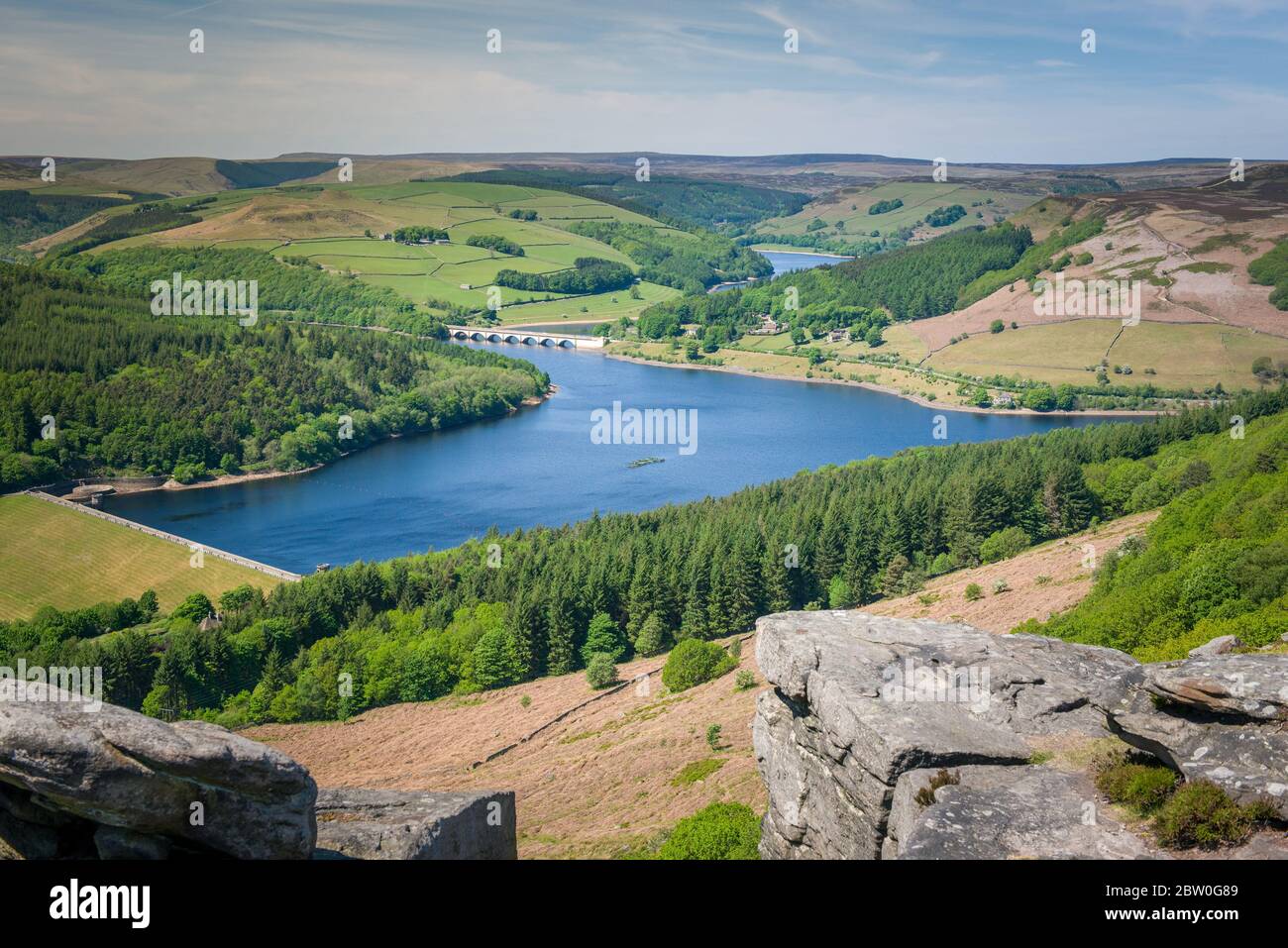 View from the Bamford Edge towards Ladybower Reservoir, Peak District ...