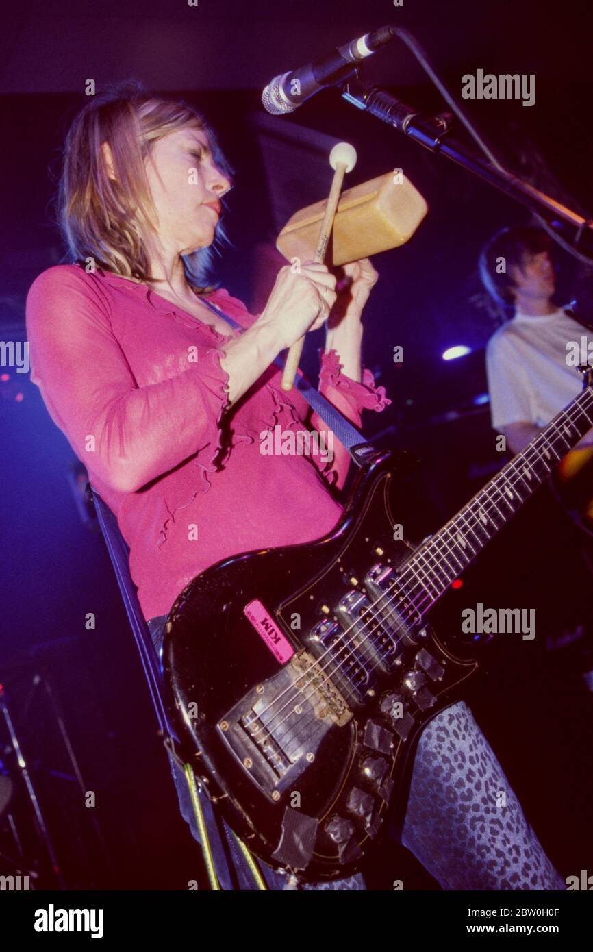 Kim gordon sonic youth hi-res stock photography and images - Alamy