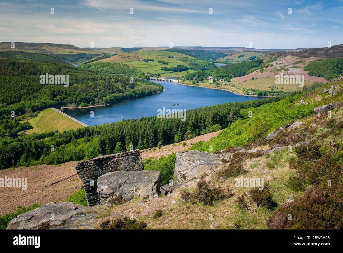 View from the Bamford Edge towards Ladybower Reservoir, Peak District ...