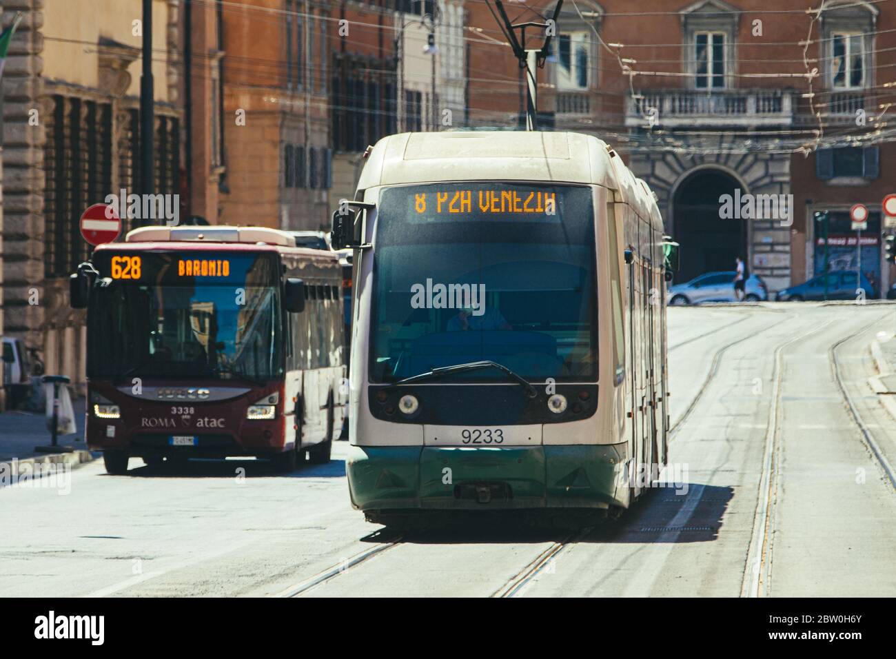 Rome electric bus hi-res stock photography and images - Alamy