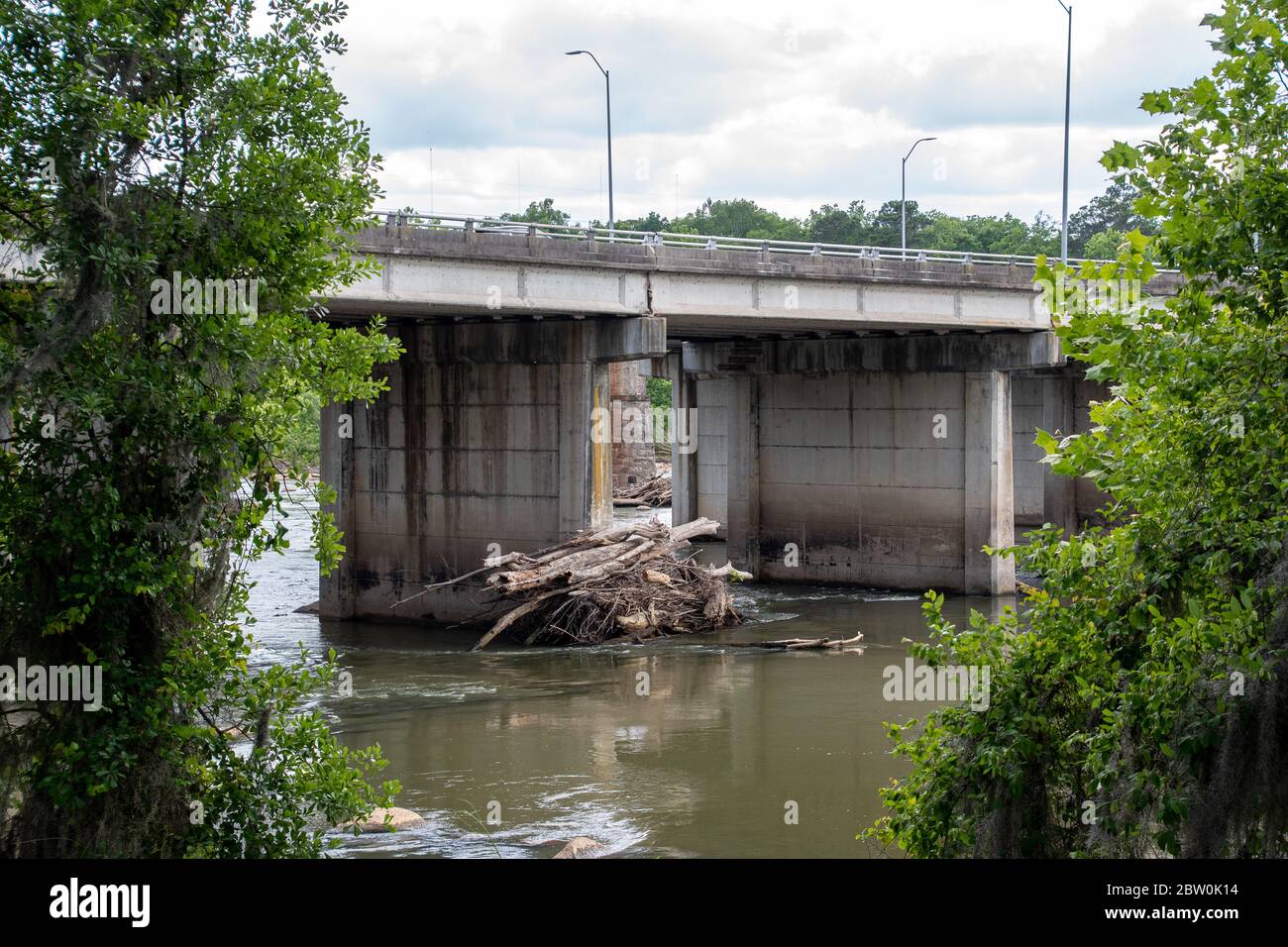 River flood debris bridge hi-res stock photography and images - Alamy