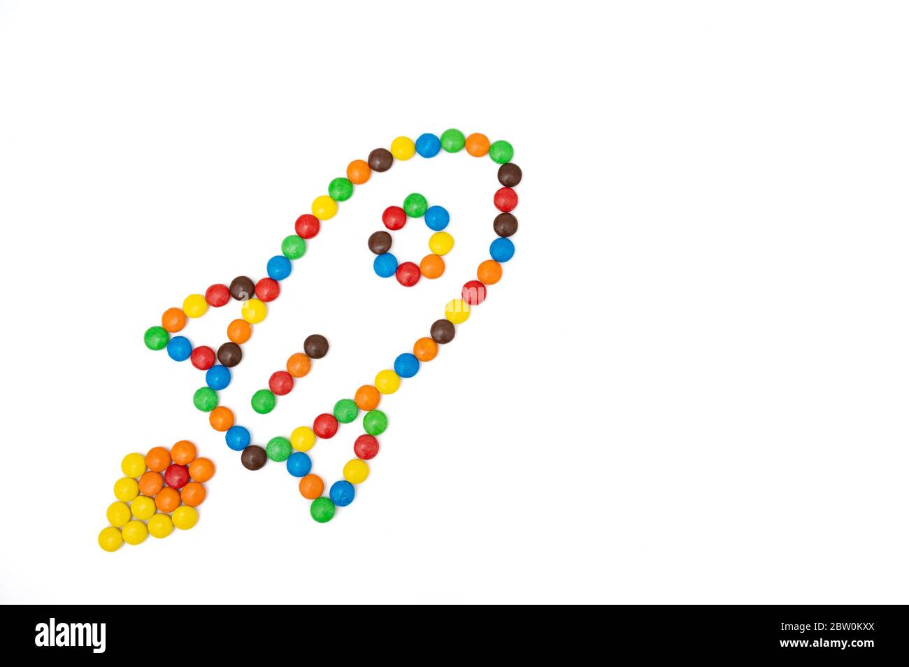 Rocket outline hi-res stock photography and images - Alamy