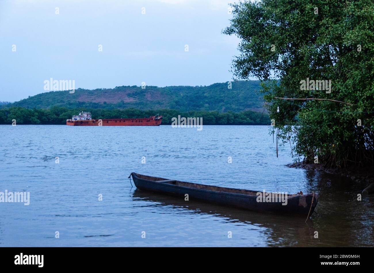 Empty barge hi-res stock photography and images - Alamy