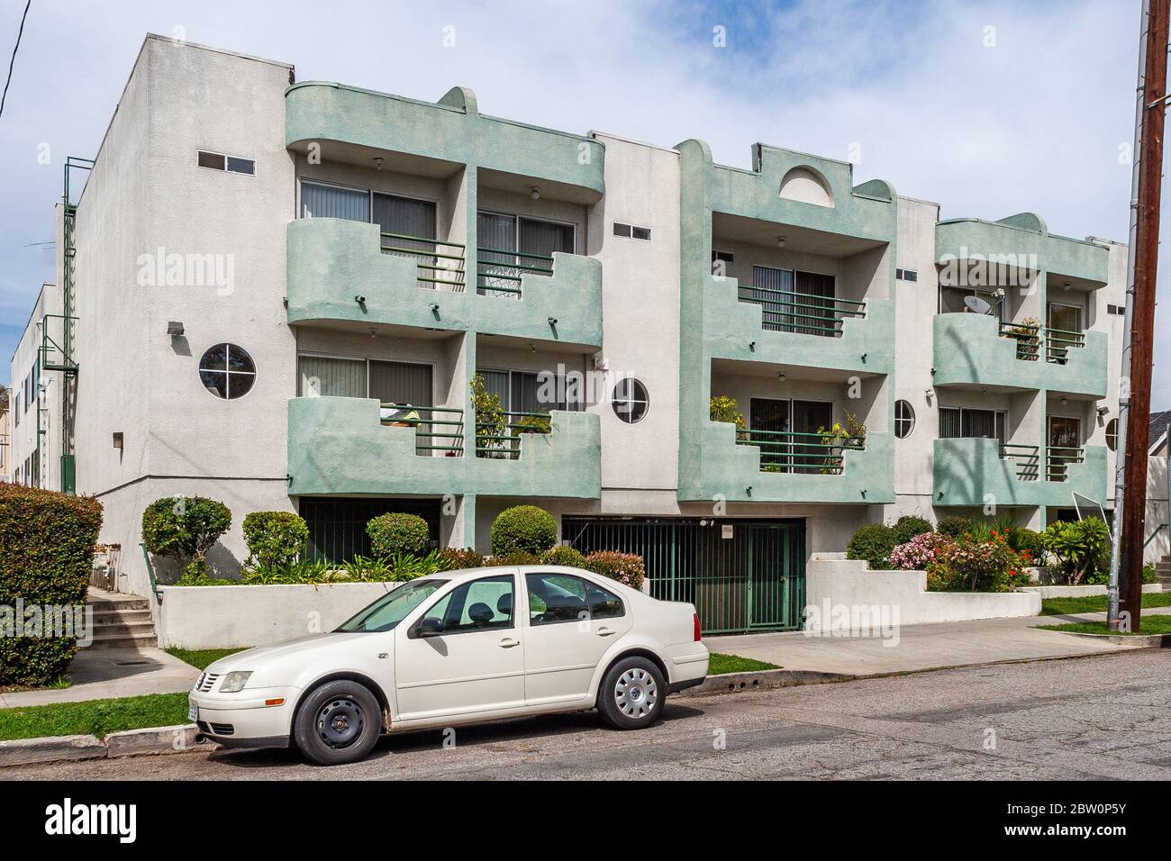Multi-unit residential building in Los Angeles Stock Photo - Alamy