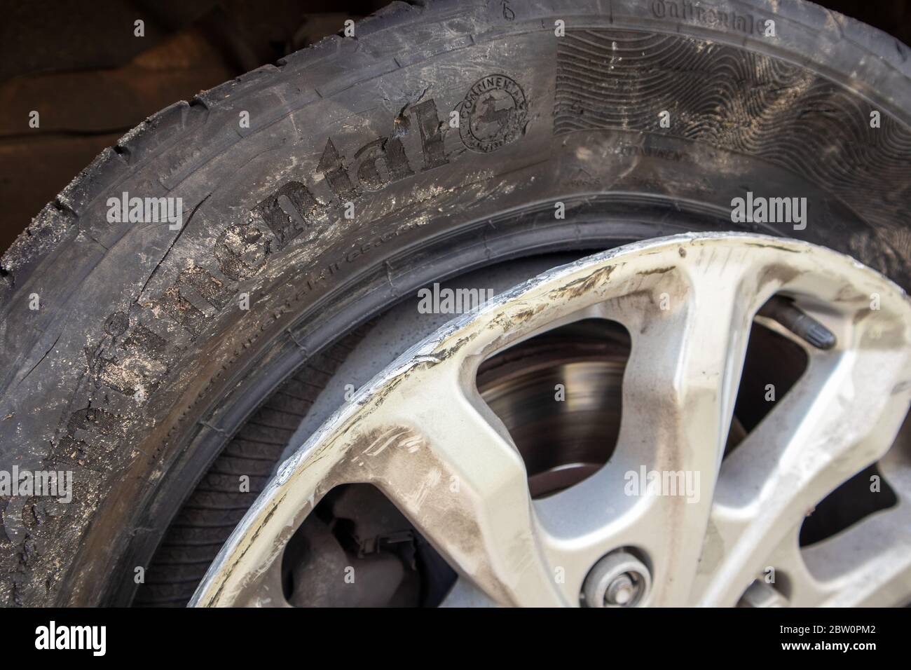 Car stolen wheels hi-res stock photography and images - Alamy