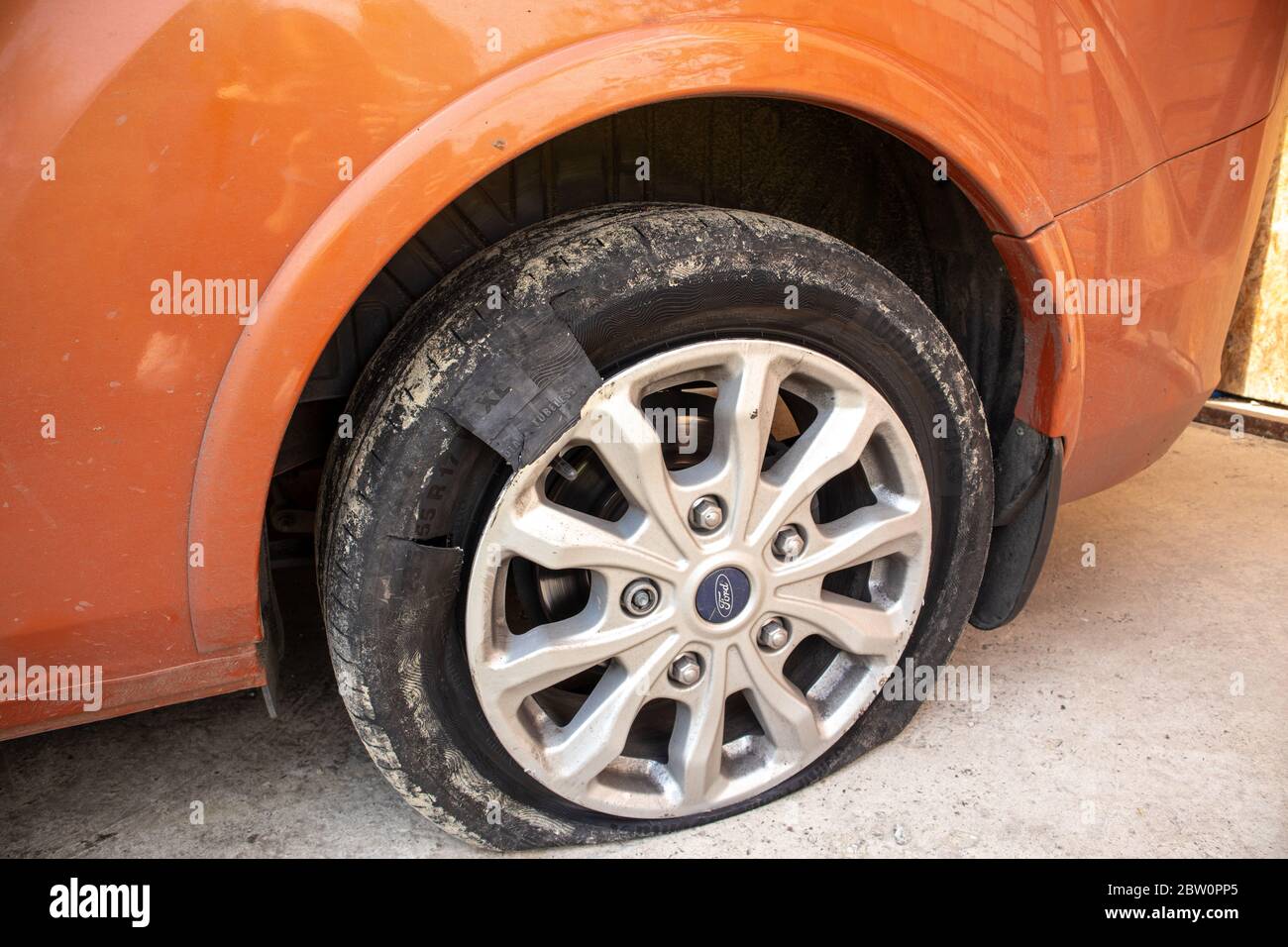 Okhtyrka, Ukraine - 1 may 2020: Ford Tourneo. Broken wheels on a car ...