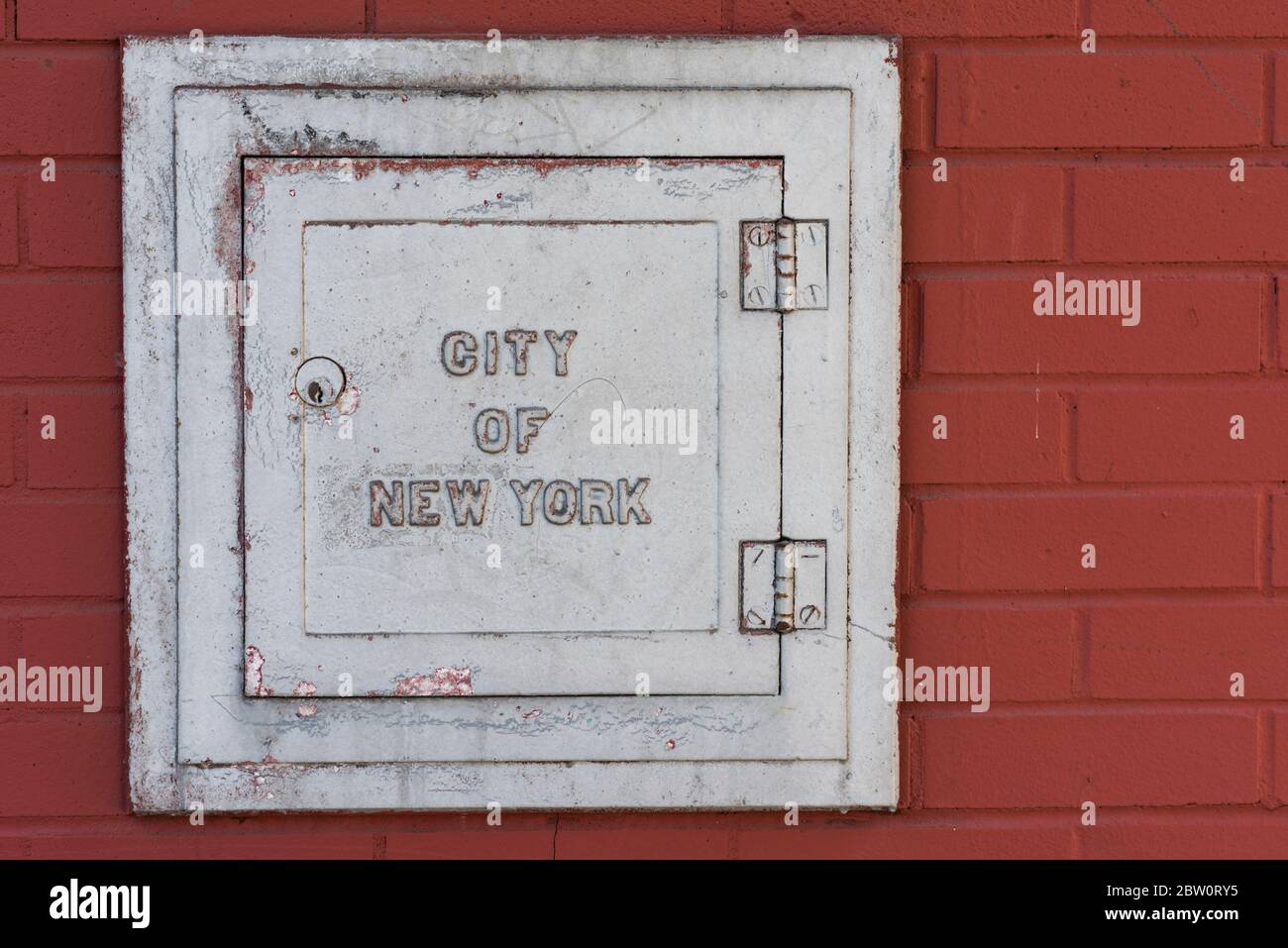 New York City sign in front of a red wall Stock Photo - Alamy