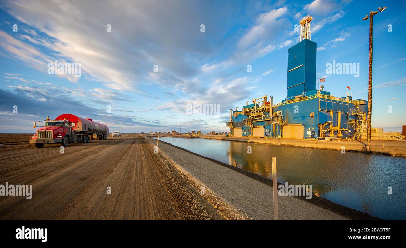 Oil well on north slope hi-res stock photography and images - Alamy
