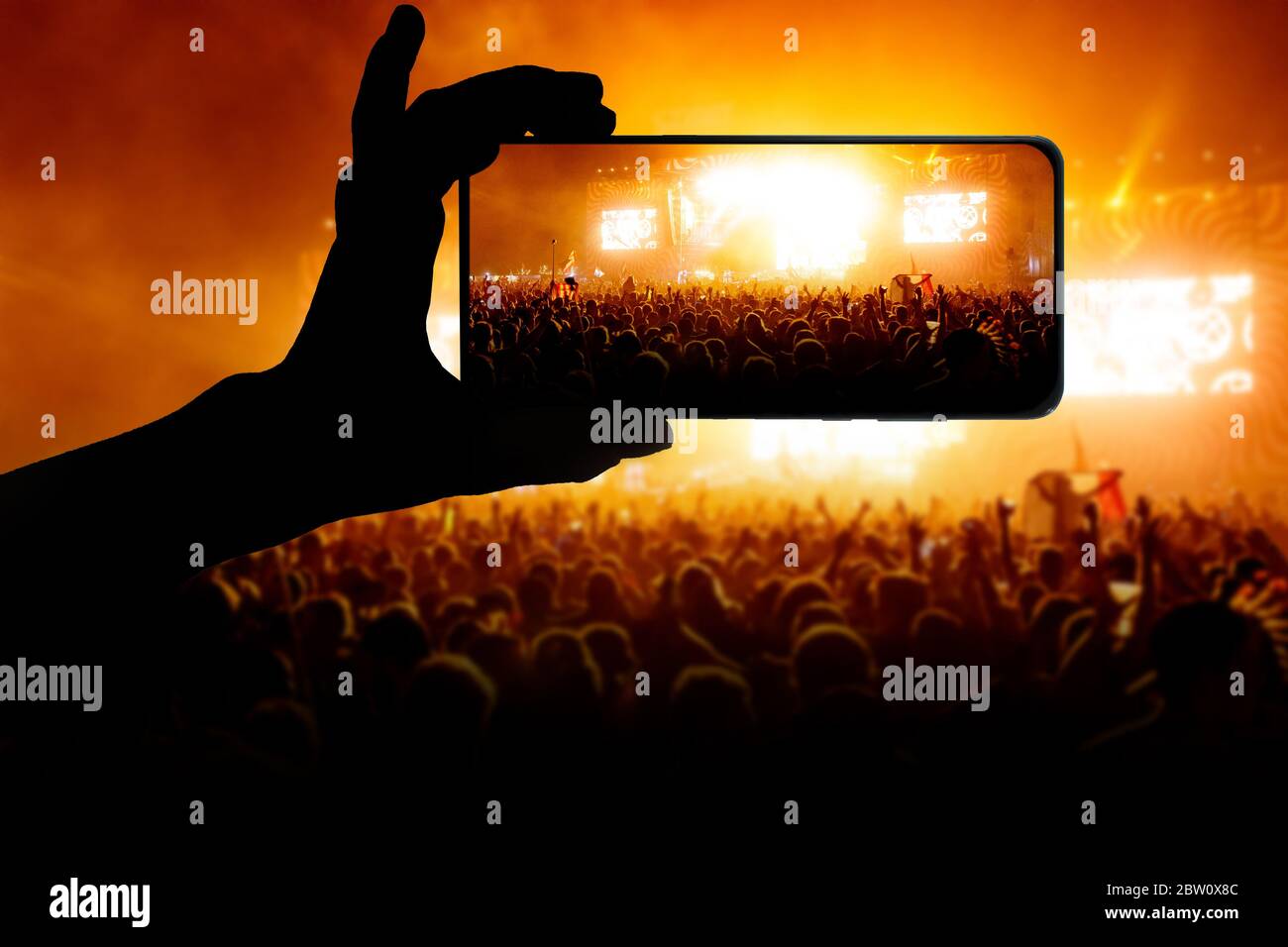 Silhouette video artist concert hi-res stock photography and images - Alamy