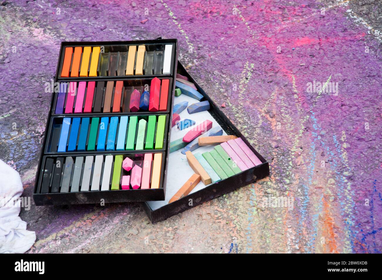 Colored chalk used for drawing Stock Photo - Alamy