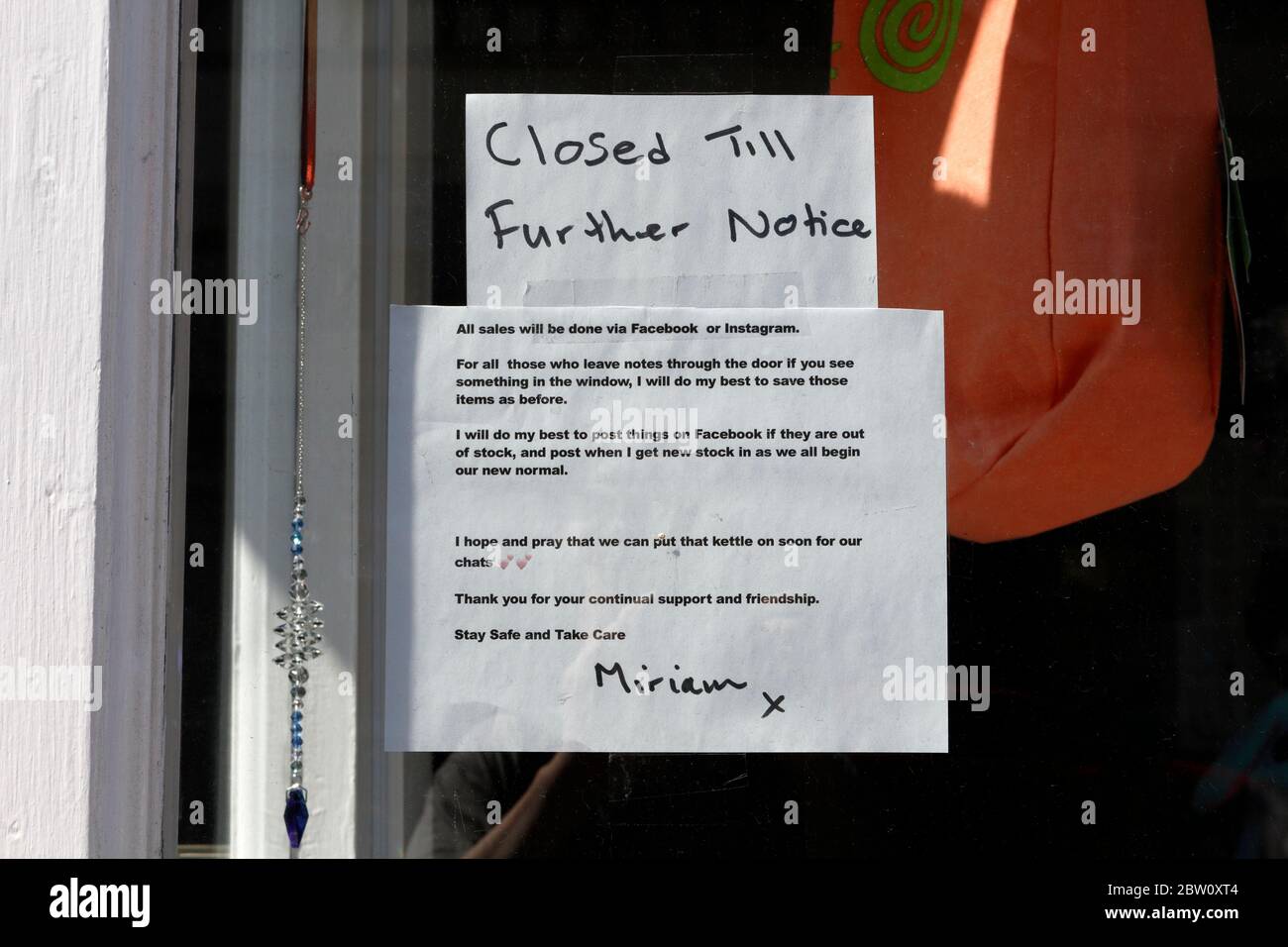 Shop closed due to lockdown, message on shop window, Sheffield, England ...