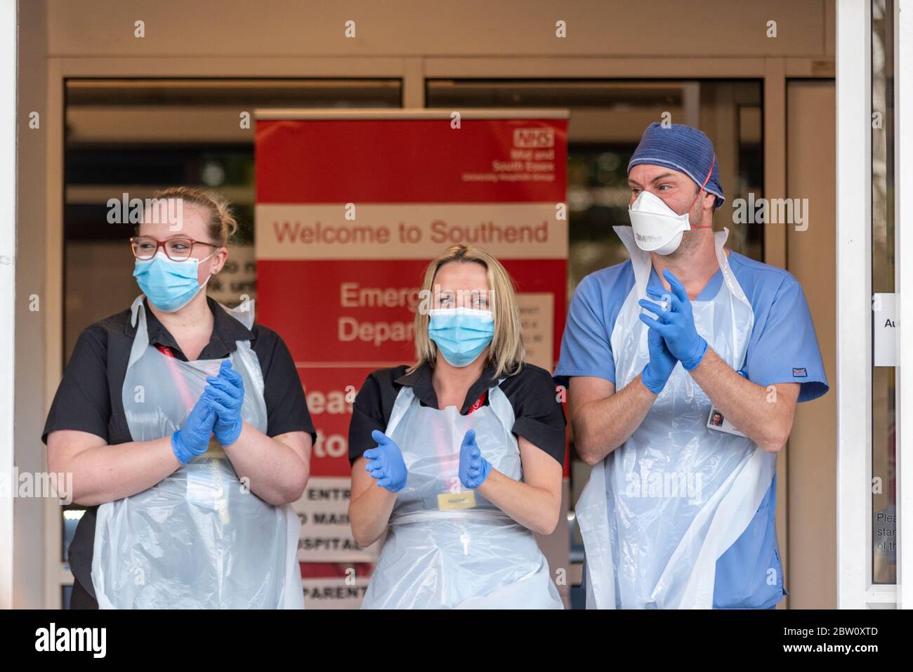 Nurses wearing ppe uk hi-res stock photography and images - Alamy
