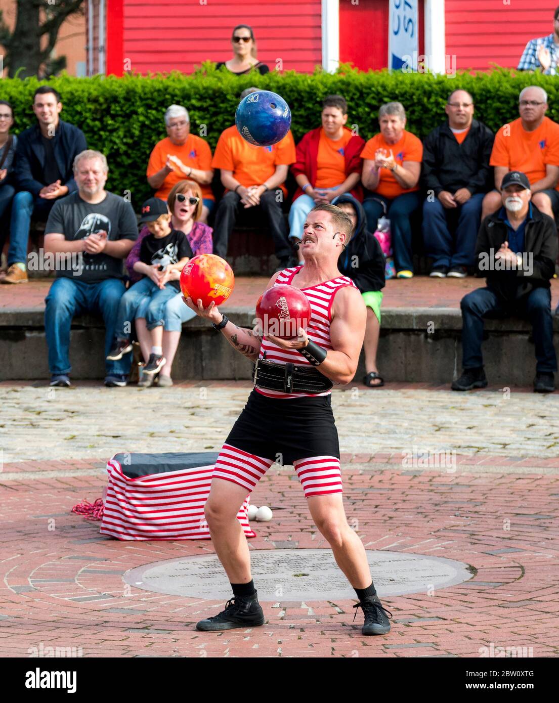 Juggler balls hi-res stock photography and images - Alamy