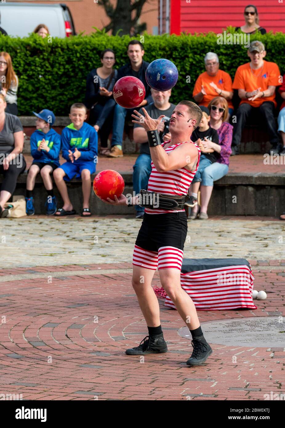 Juggler balls hi-res stock photography and images - Alamy