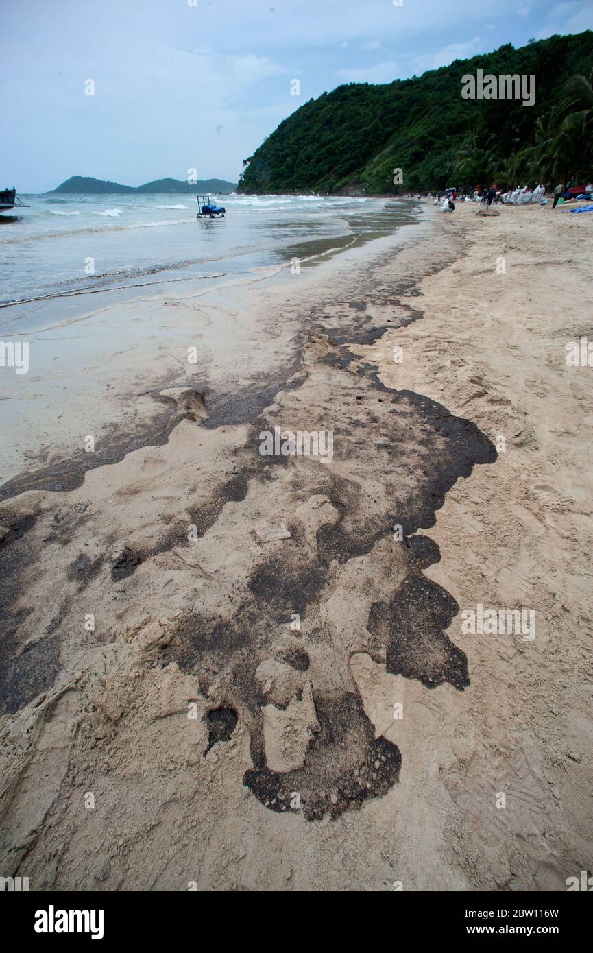 Black oil marks on the beach Which is harmful to the environment Stock ...