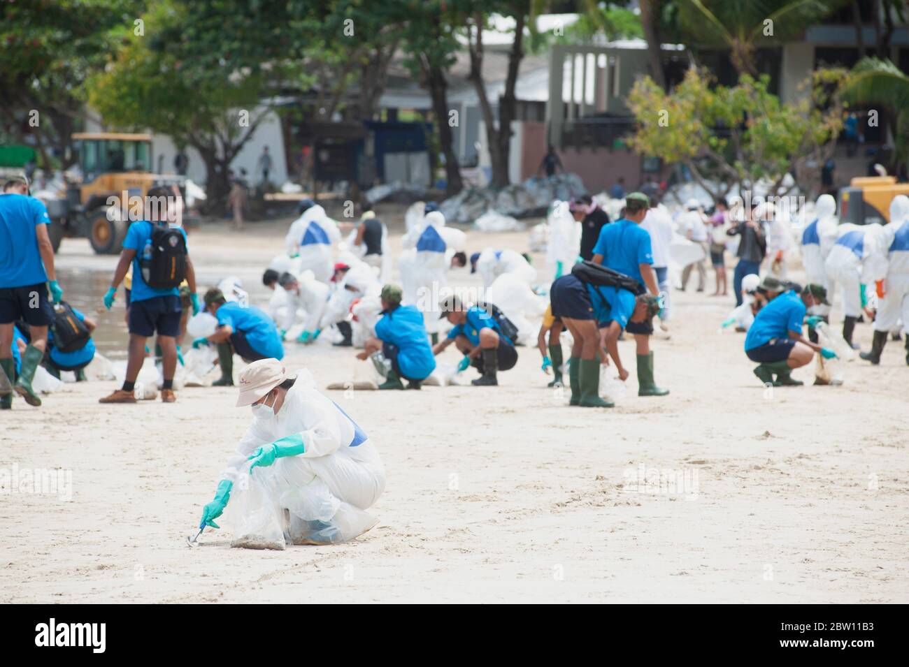 Shoveling sand hi-res stock photography and images - Alamy