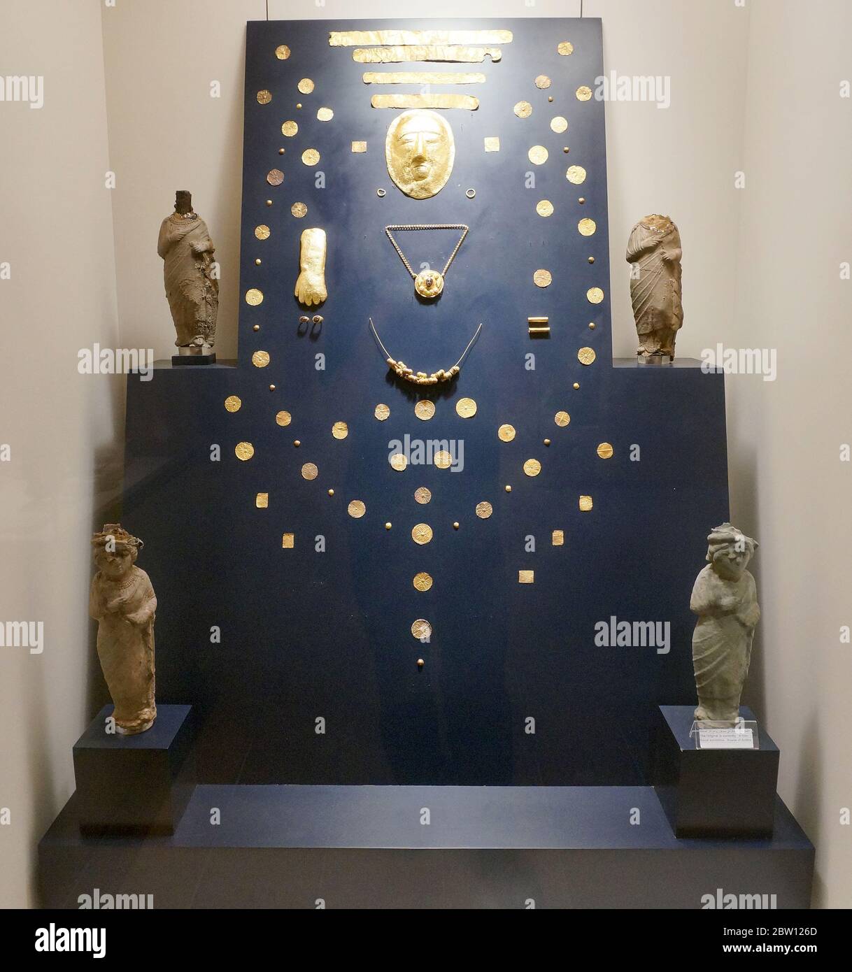 Old gold items and figurines displayed at the National Museum of the ...