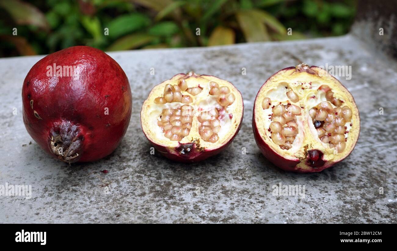 Open pomegranates hi-res stock photography and images - Alamy