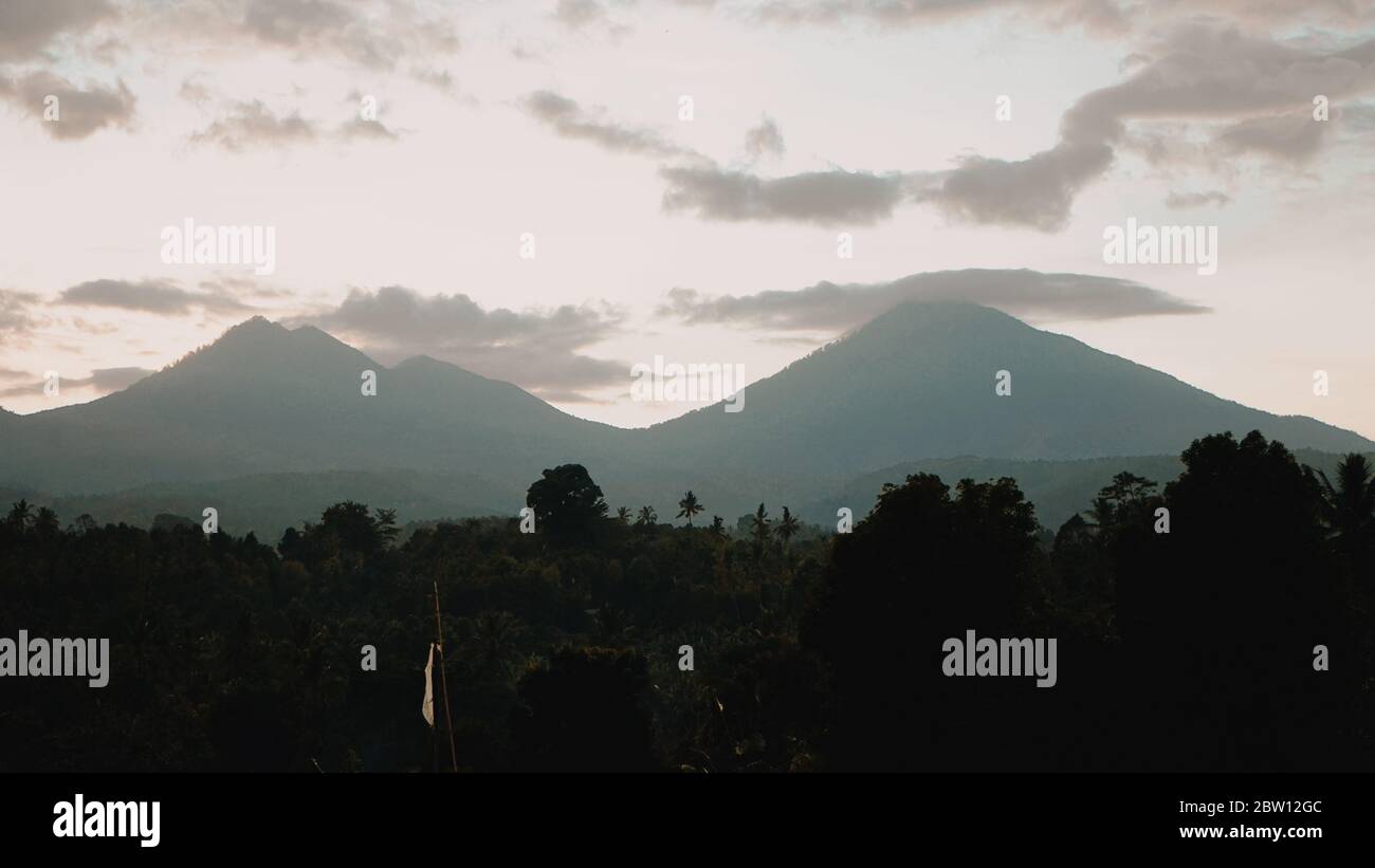 Two mountains hi-res stock photography and images - Alamy