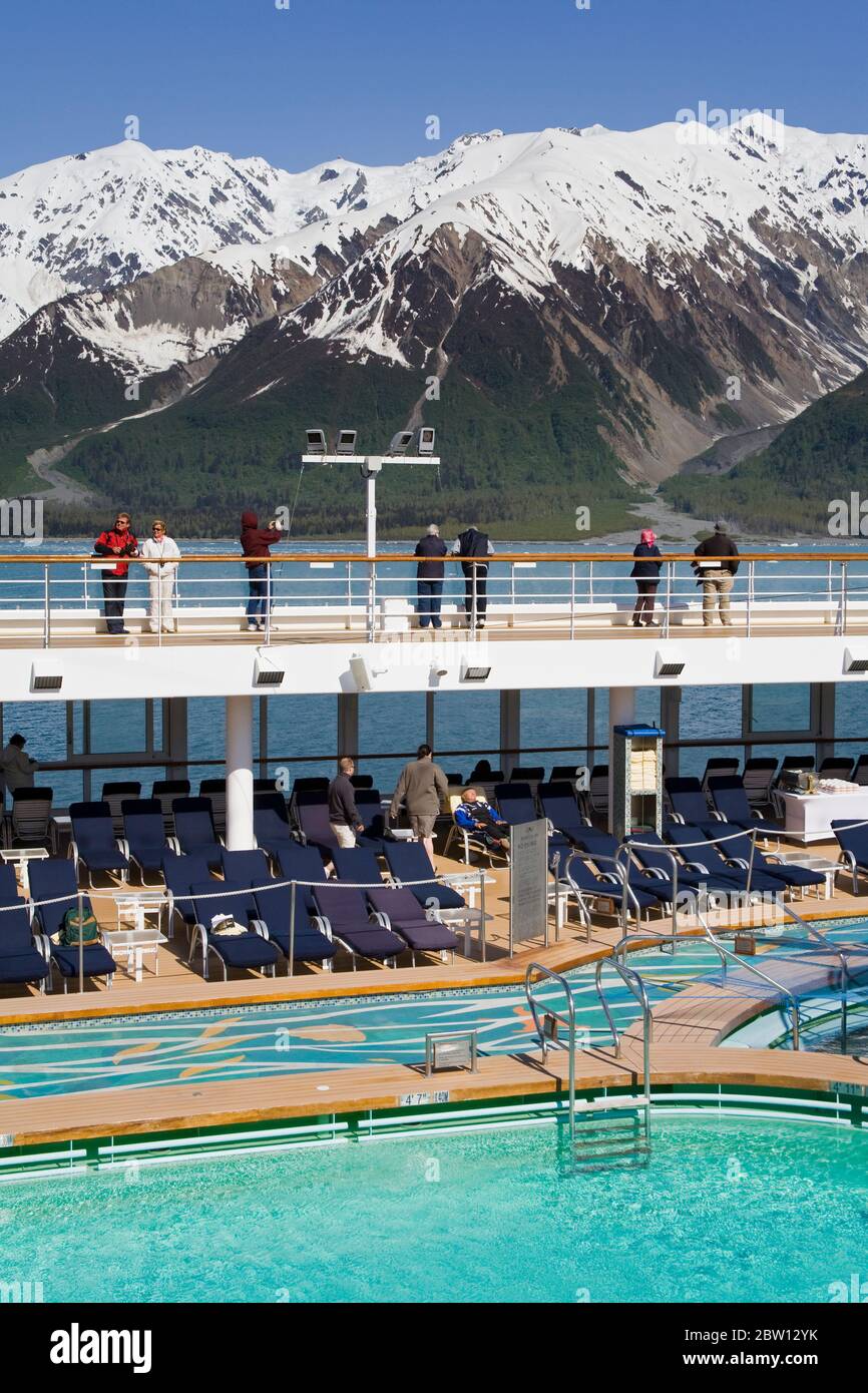 Cruise ship near Saint Alias Mountain Range in Yakutat Bay, Gulf of ...
