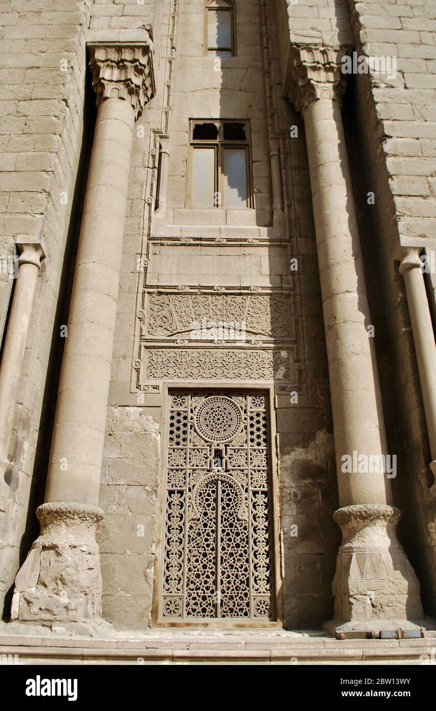 columns and doorway, Sultan Rifay mosque, Cairo, Egypt Stock Photo - Alamy